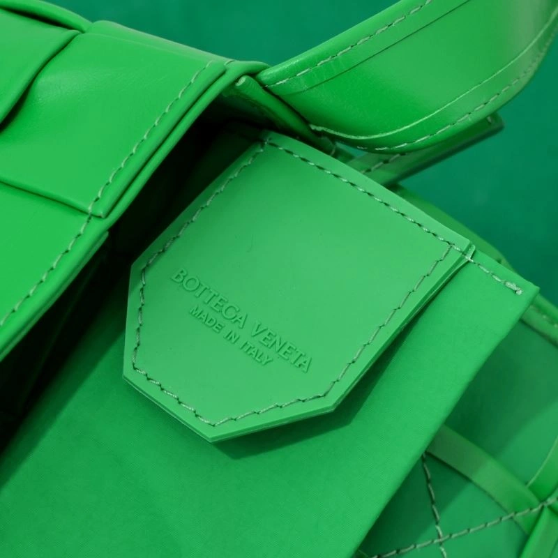 Accurate model Bottega Veneta Satchel Bags