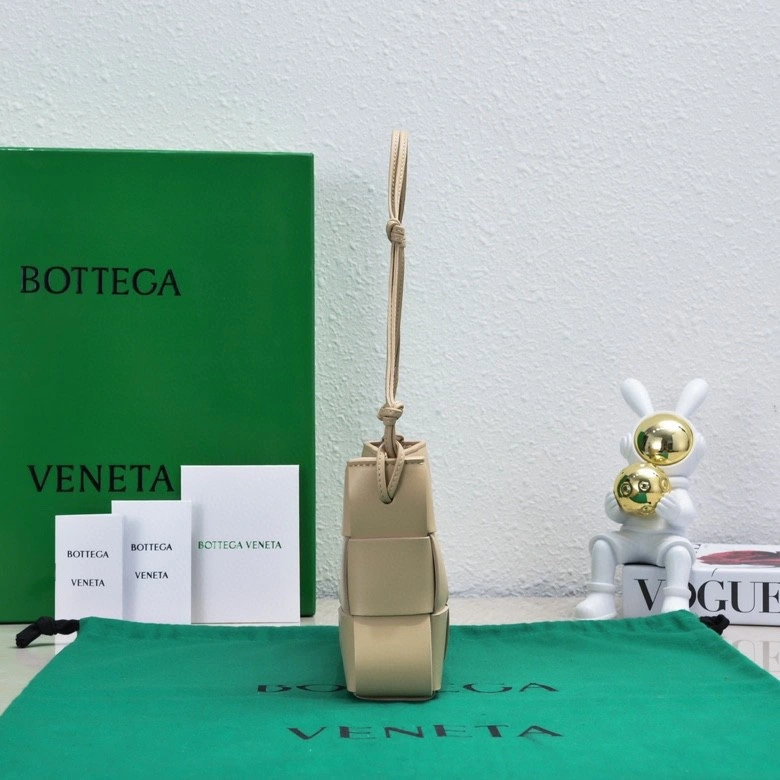 Accurate model Bottega Veneta Satchel Bags