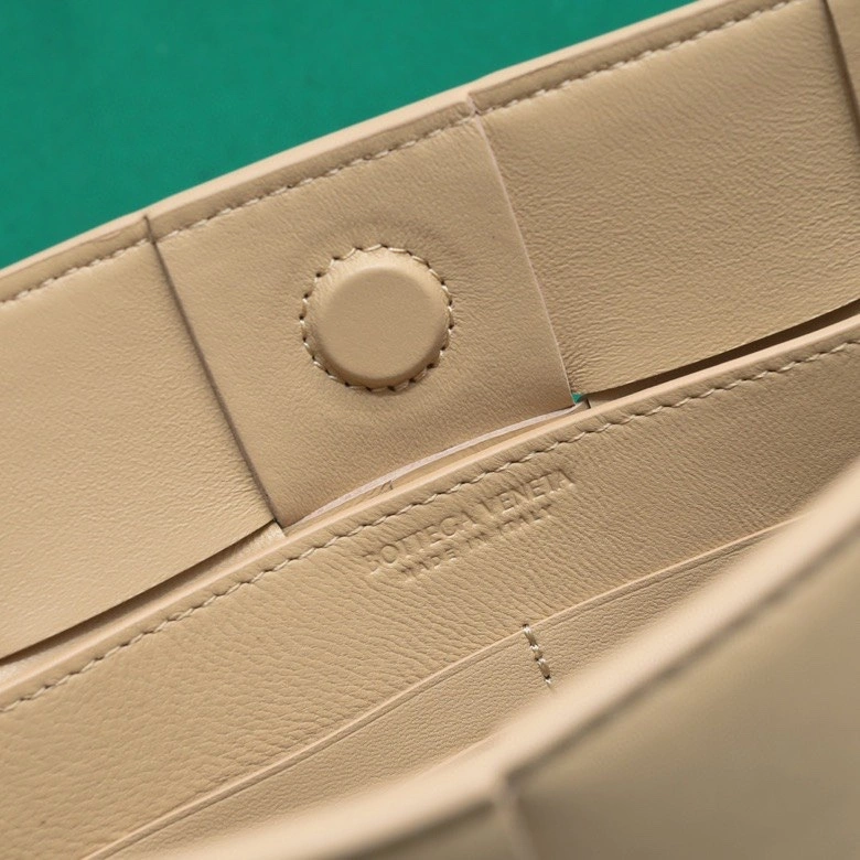 Accurate model Bottega Veneta Satchel Bags