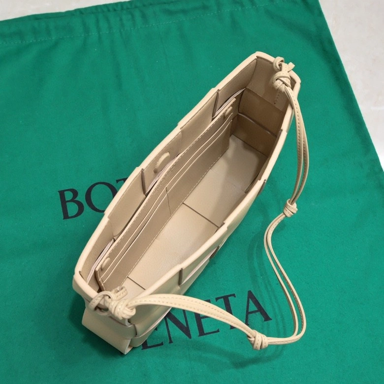 Accurate model Bottega Veneta Satchel Bags