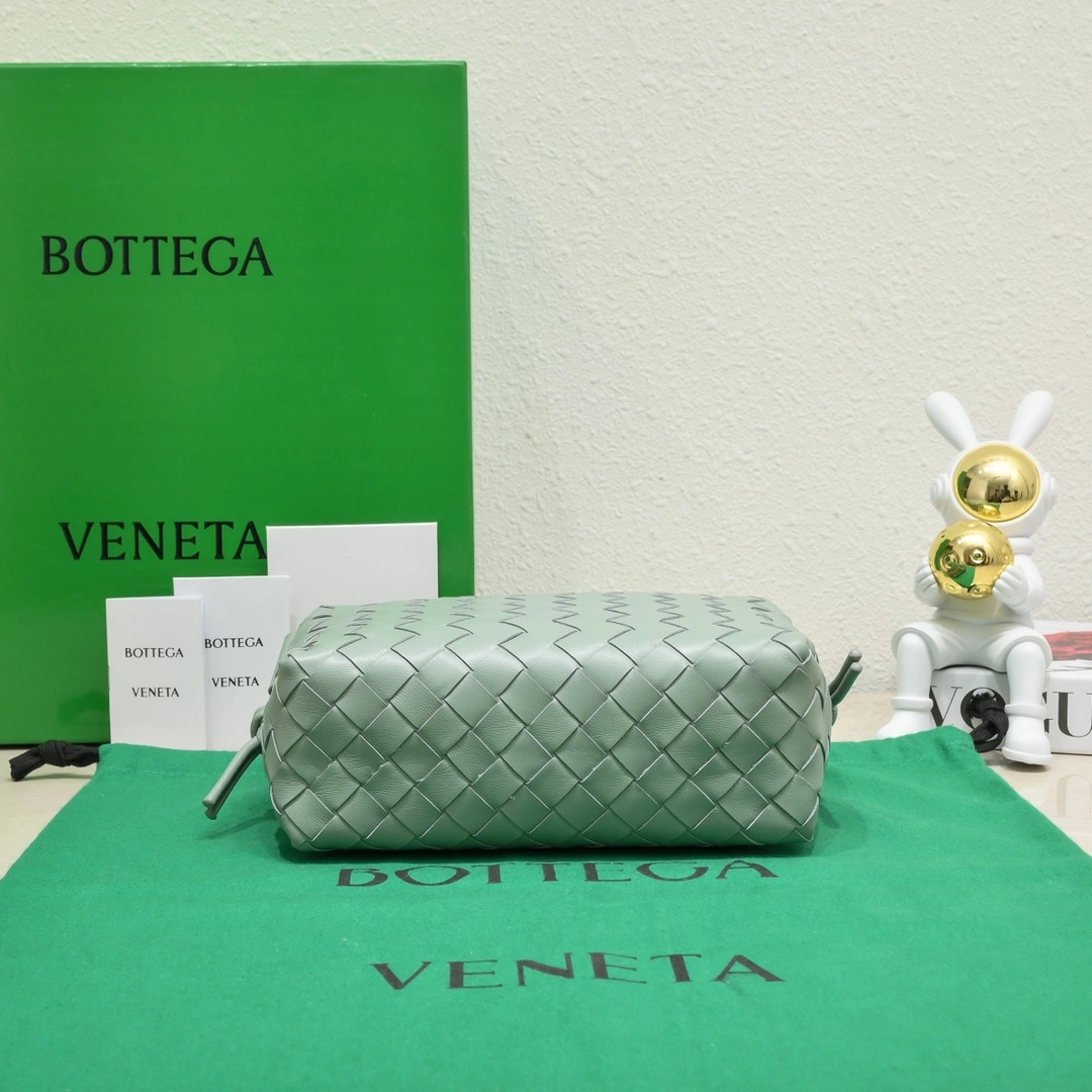 Indistinguishable Bottega Veneta Satchel Bags