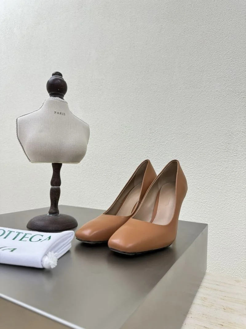 Indistinguishable Bottega Veneta Shoes
