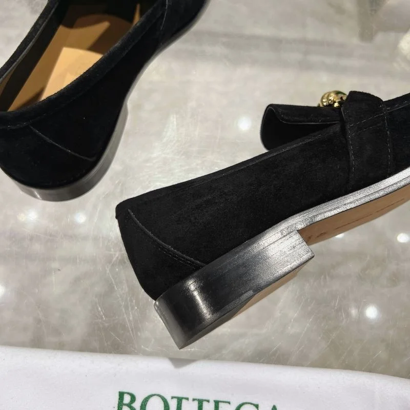 Indistinguishable Bottega Veneta Shoes