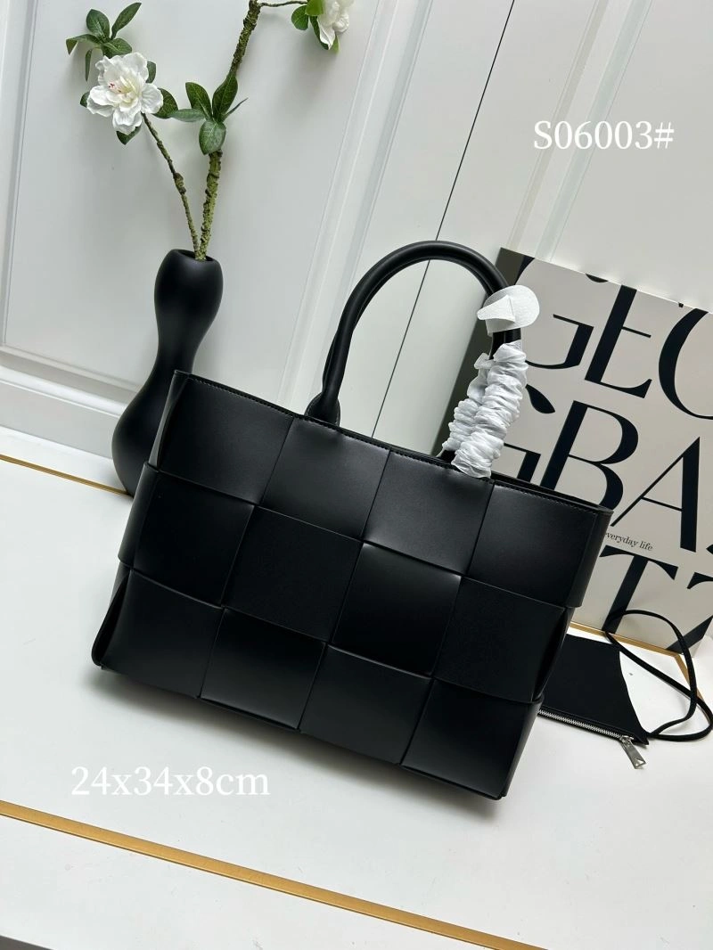 Inexpensive Bottega Veneta Shopping Bags
