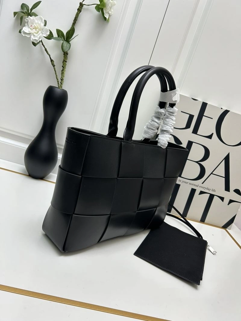 Inexpensive Bottega Veneta Shopping Bags