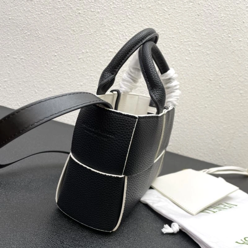 Indistinguishable Bottega Veneta Shopping Bags