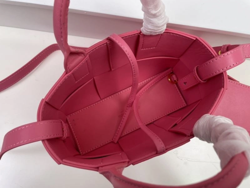 Reasonably priced Bottega Veneta Shopping Bags