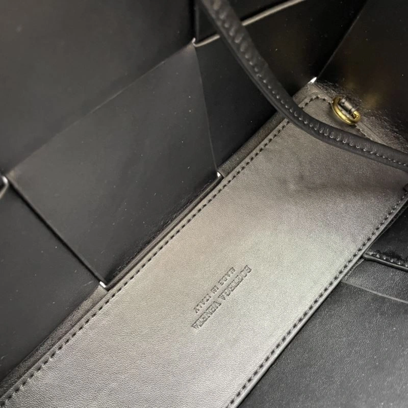 Indistinguishable Bottega Veneta Shopping Bags