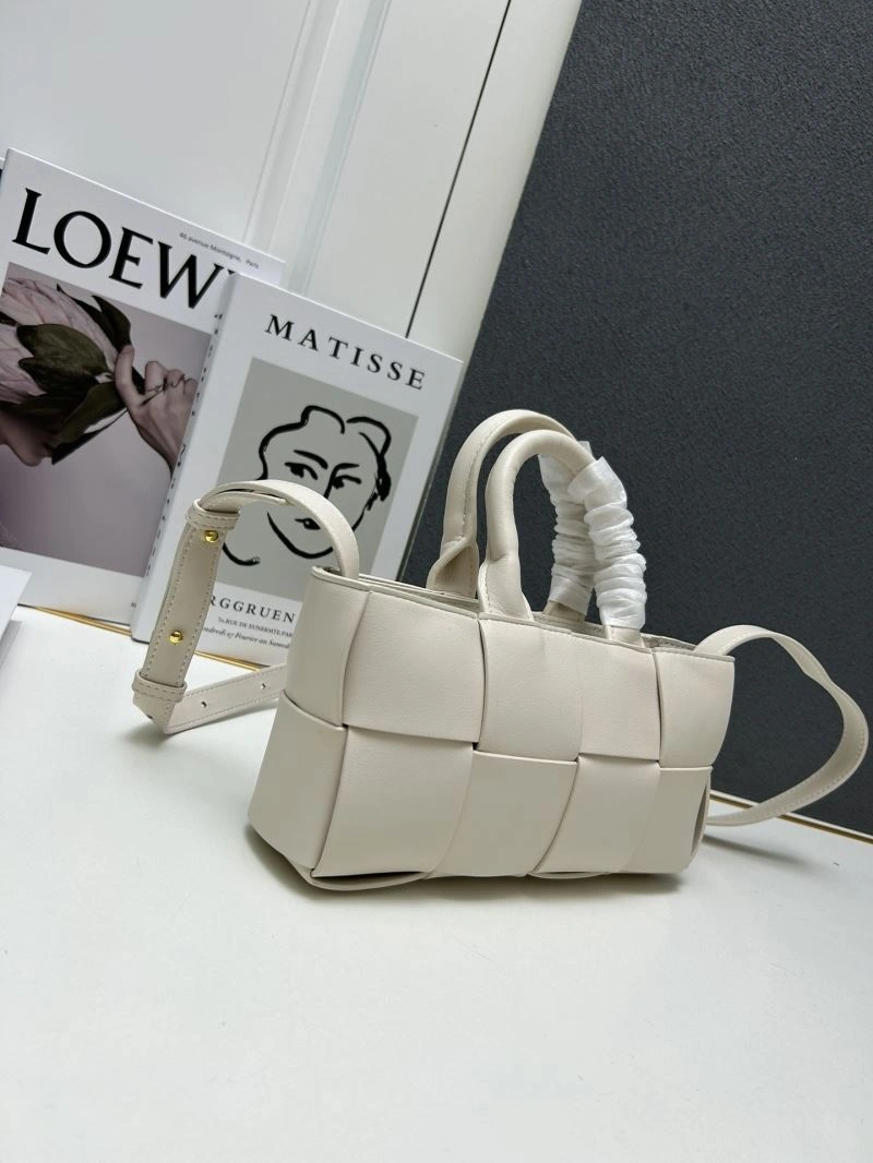 Accurate model Bottega Veneta Shopping Bags