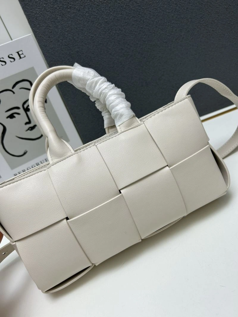 Accurate model Bottega Veneta Shopping Bags