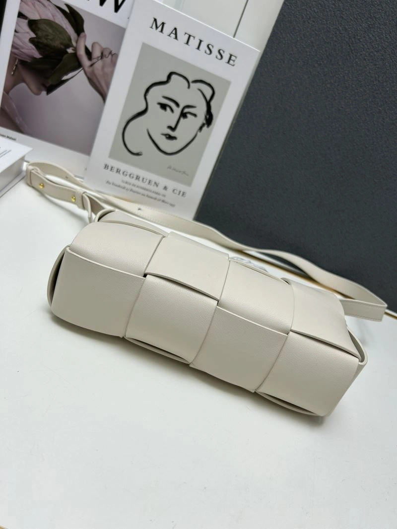Accurate model Bottega Veneta Shopping Bags