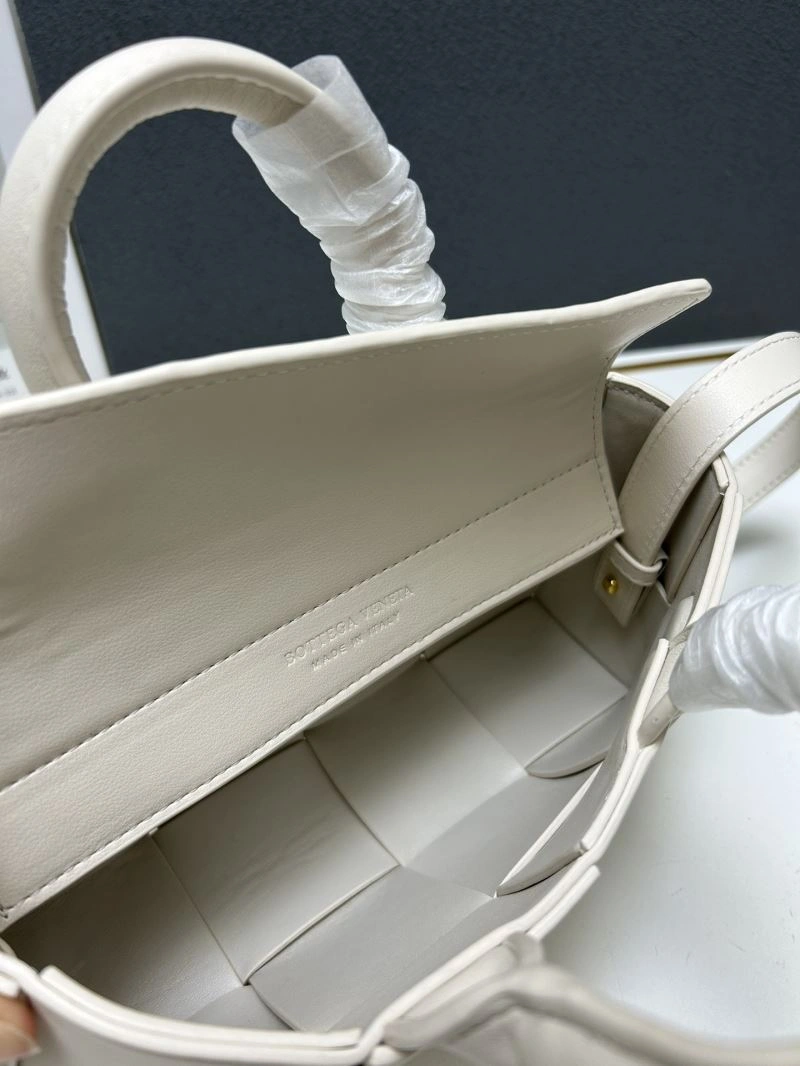 Accurate model Bottega Veneta Shopping Bags