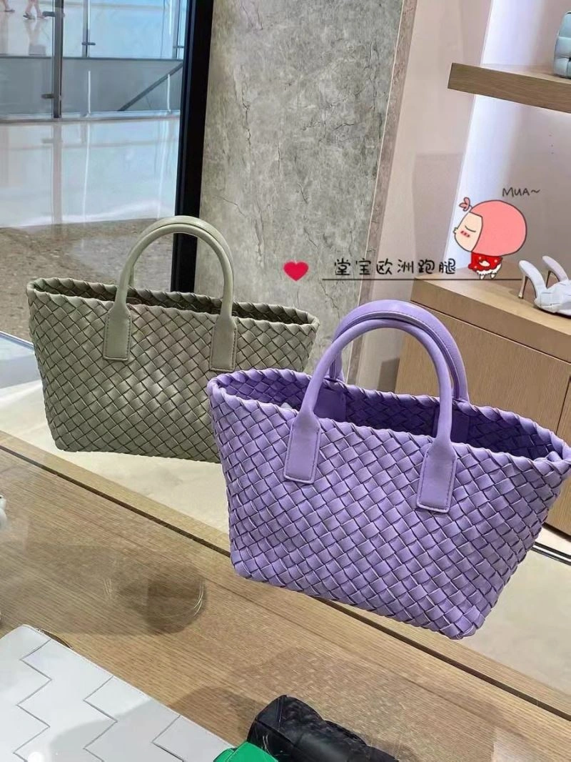 Inexpensive Bottega Veneta Shopping Bags