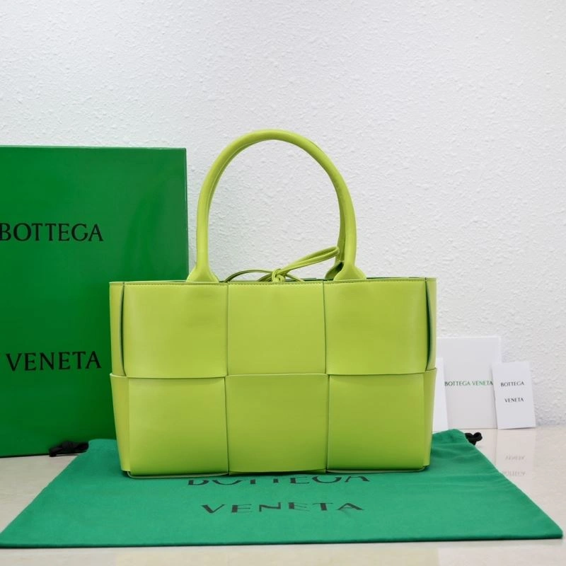 Accurate model Bottega Veneta Shopping Bags
