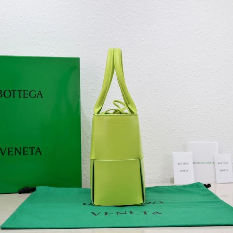 Accurate model Bottega Veneta Shopping Bags