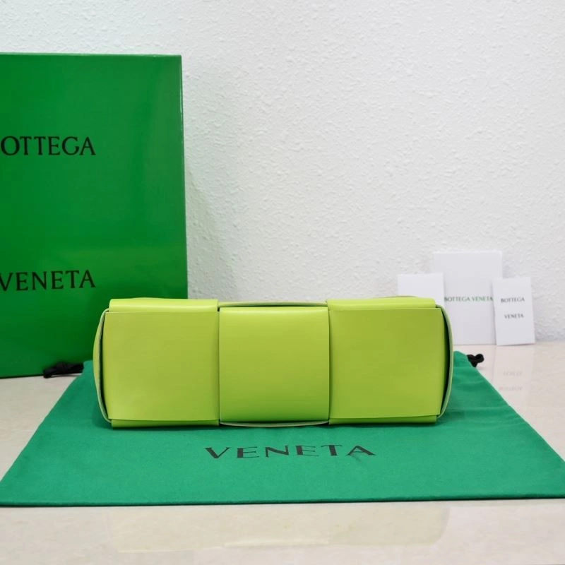Accurate model Bottega Veneta Shopping Bags