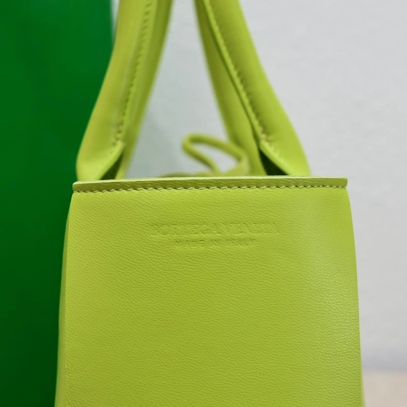 Accurate model Bottega Veneta Shopping Bags