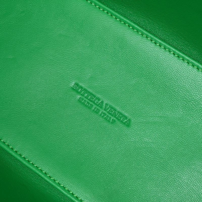 Accurate model Bottega Veneta Shopping Bags