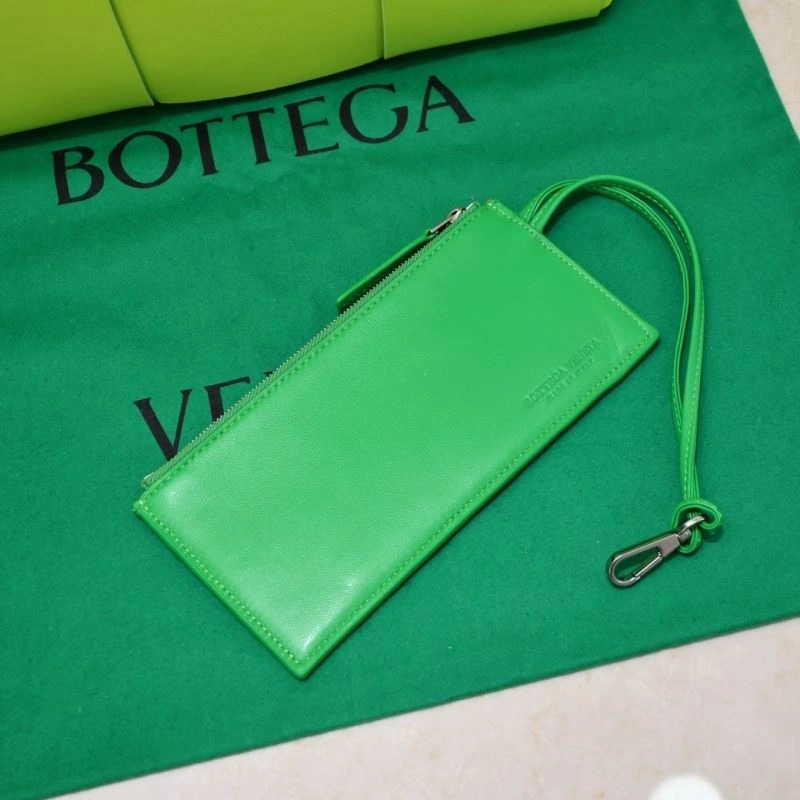 Accurate model Bottega Veneta Shopping Bags