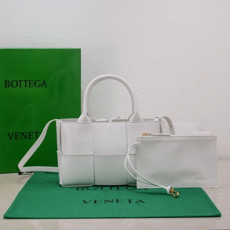 Brand-authenticated Bottega Veneta Shopping Bags