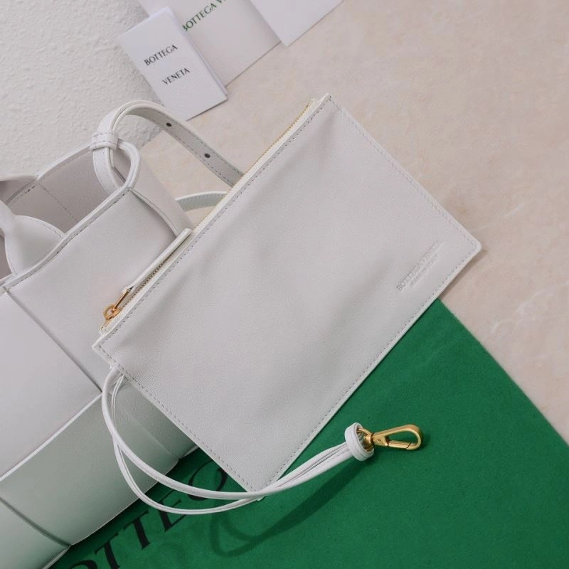 Brand-authenticated Bottega Veneta Shopping Bags