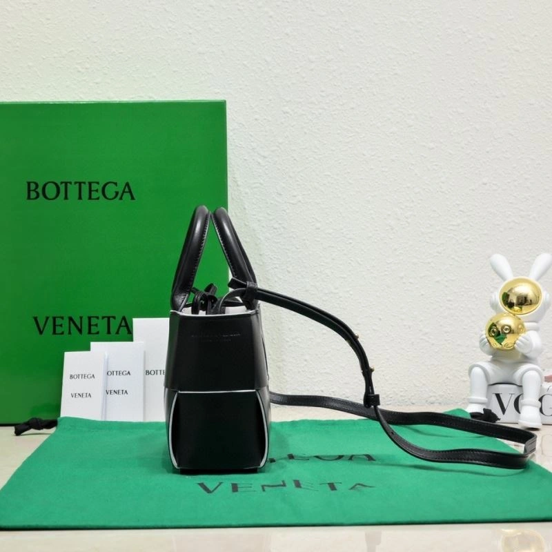Bargain Bottega Veneta Shopping Bags