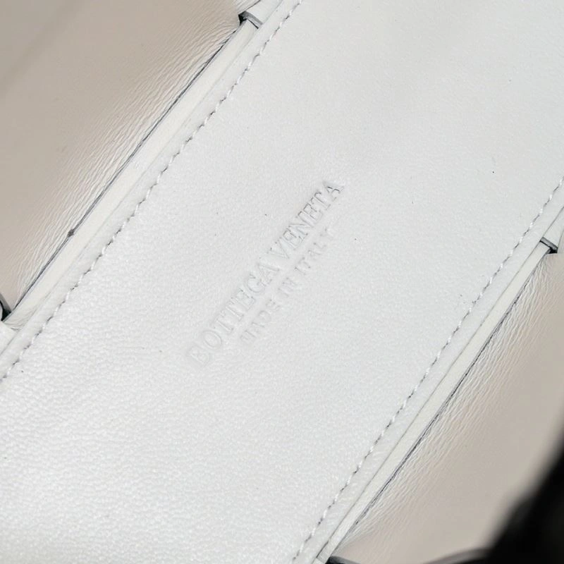 Bargain Bottega Veneta Shopping Bags