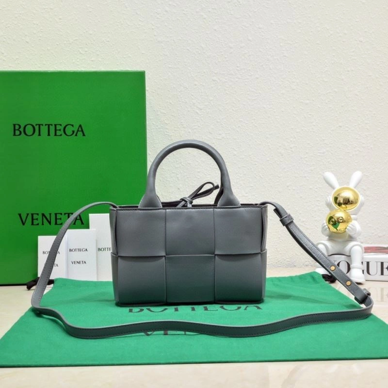 Brand-authenticated Bottega Veneta Shopping Bags