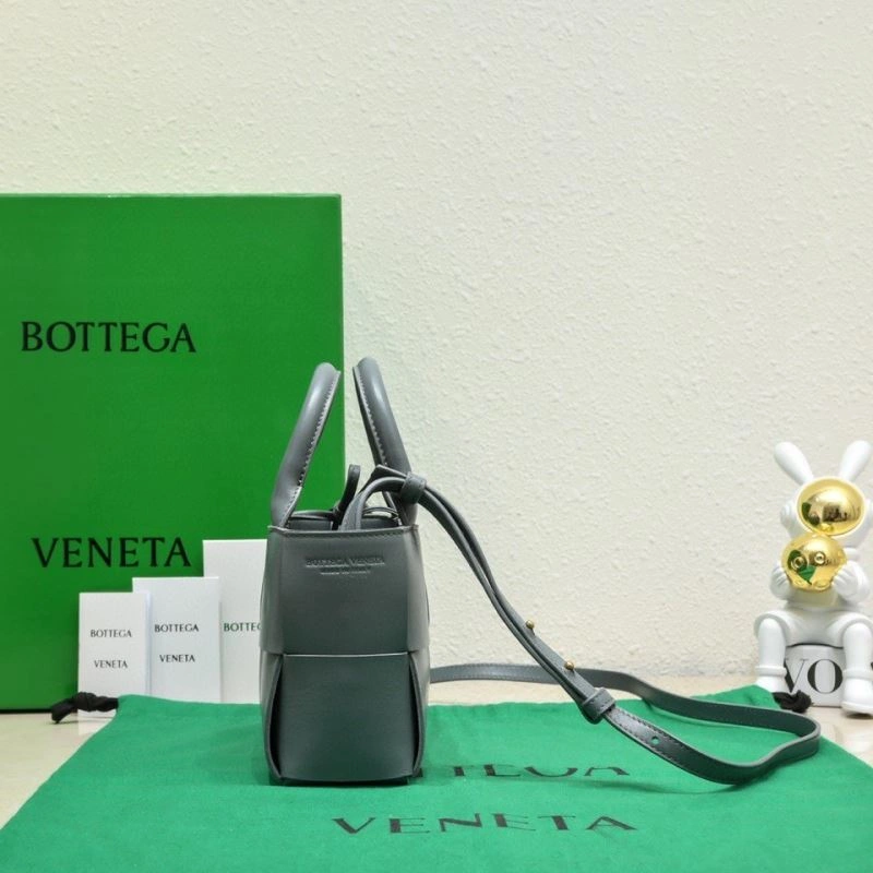 Brand-authenticated Bottega Veneta Shopping Bags