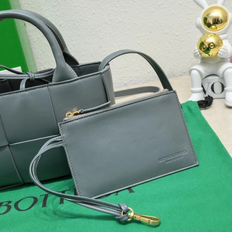 Brand-authenticated Bottega Veneta Shopping Bags