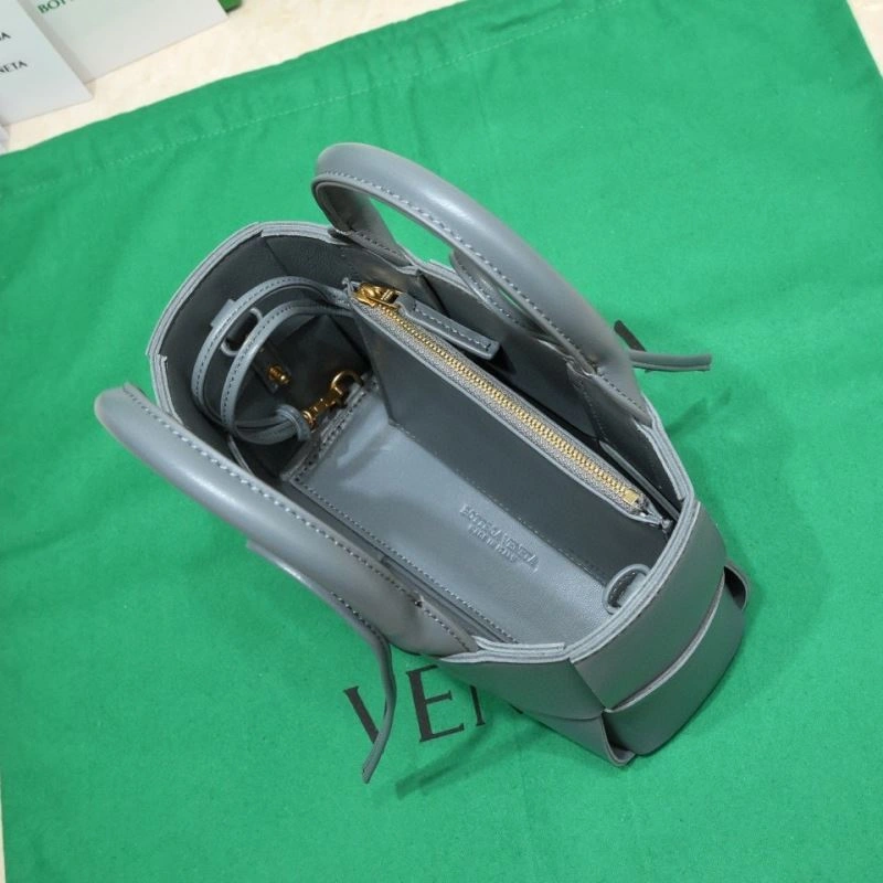 Brand-authenticated Bottega Veneta Shopping Bags