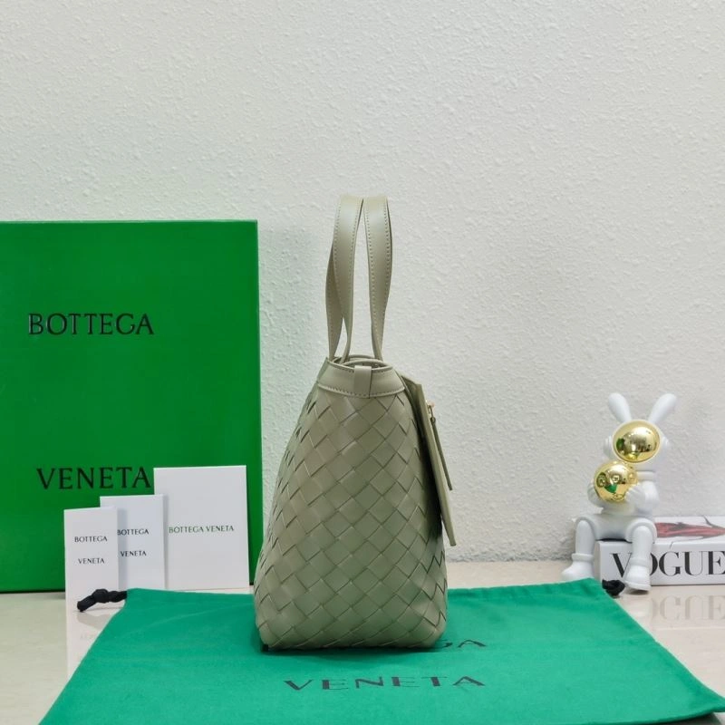 Top match Bottega Veneta Shopping Bags