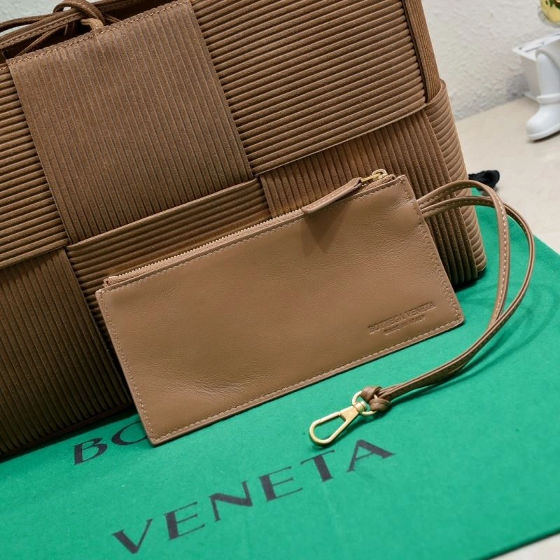 Inexpensive Bottega Veneta Shopping Bags
