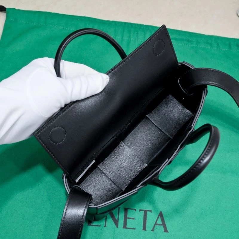 Economical Bottega Veneta Shopping Bags
