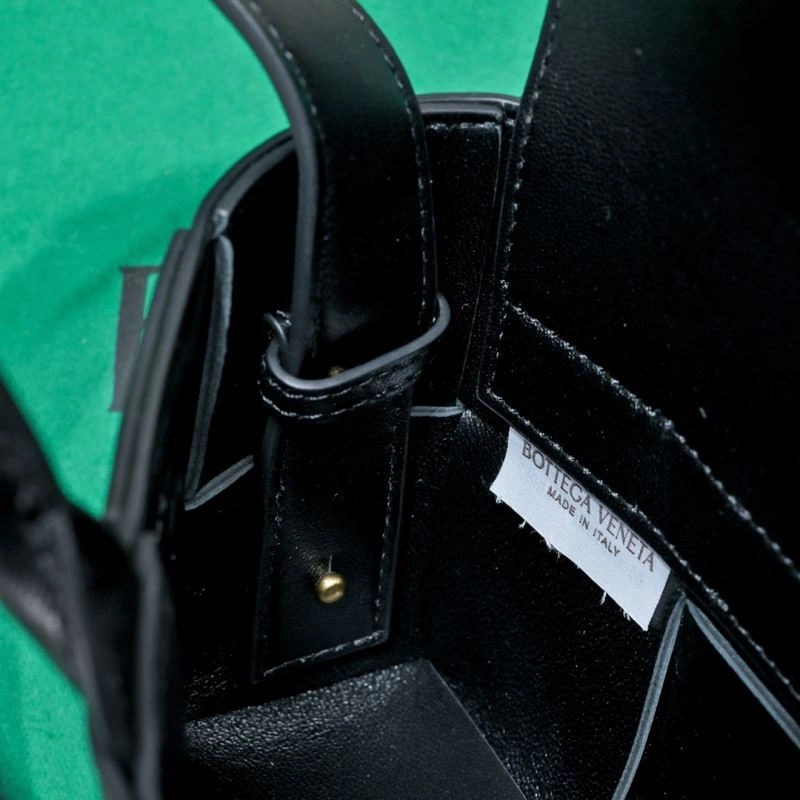 Economical Bottega Veneta Shopping Bags