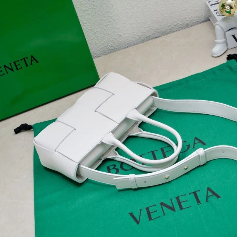 Discounted Bottega Veneta Shopping Bags