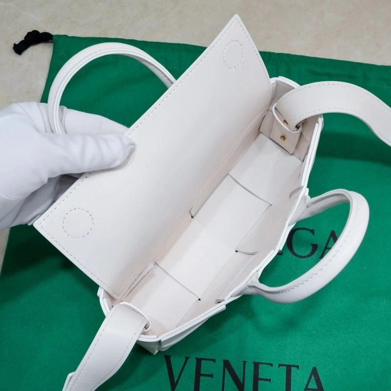 Discounted Bottega Veneta Shopping Bags