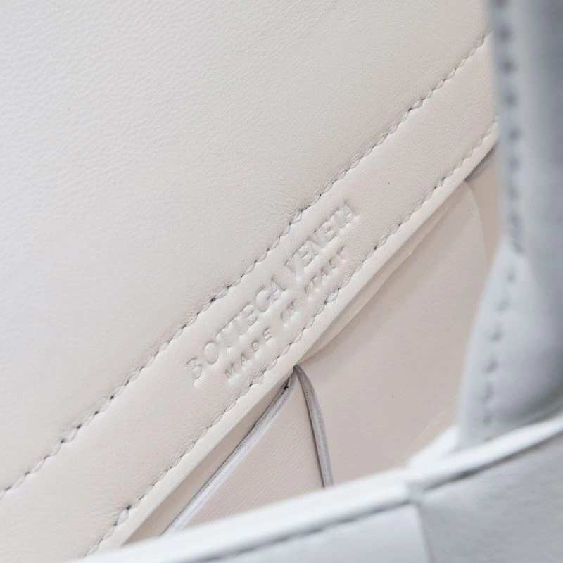 Discounted Bottega Veneta Shopping Bags
