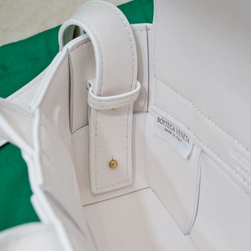Discounted Bottega Veneta Shopping Bags