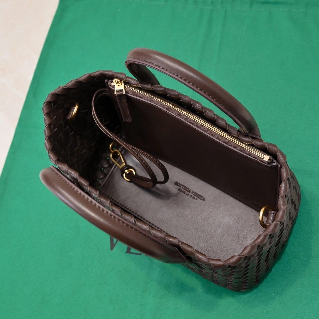 Value-priced Bottega Veneta Shopping Bags