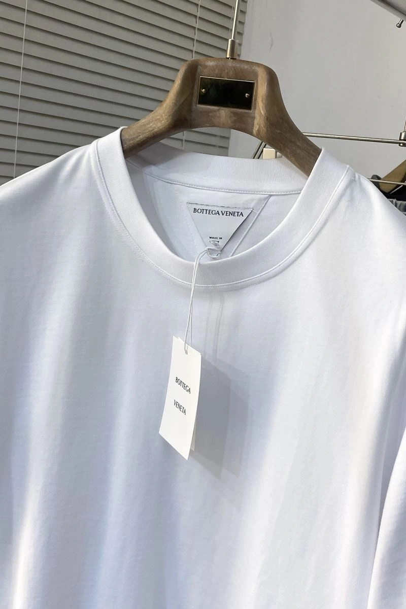 Accurate model Bottega Veneta T-Shirts