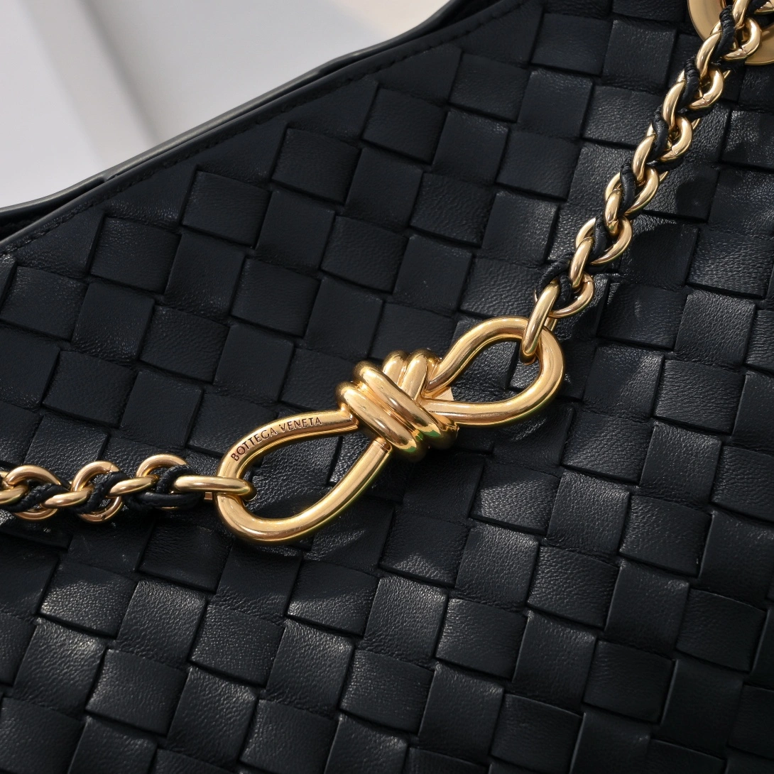 Accurate model Bottega Veneta Top Handle Bags