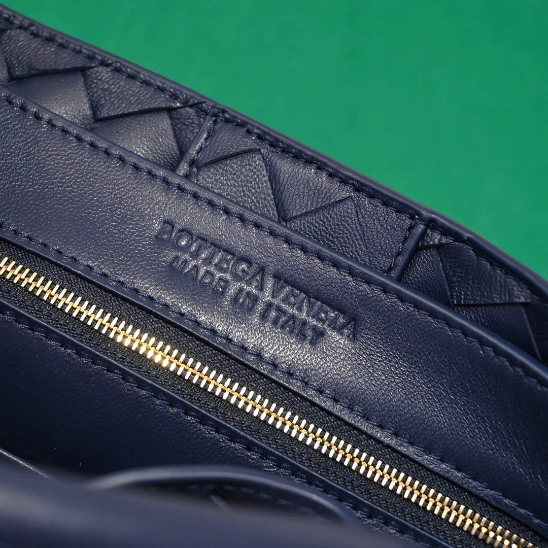 Exact replica Bottega Veneta Top Handle Bags