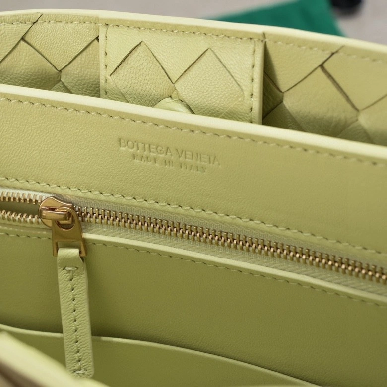 Inexpensive Bottega Veneta Top Handle Bags