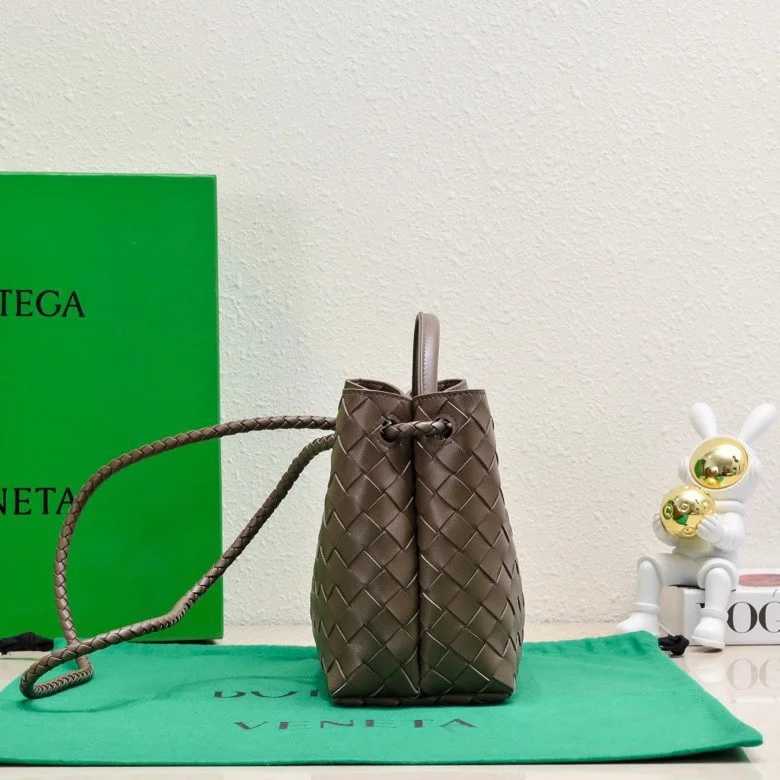 Accurate model Bottega Veneta Top Handle Bags