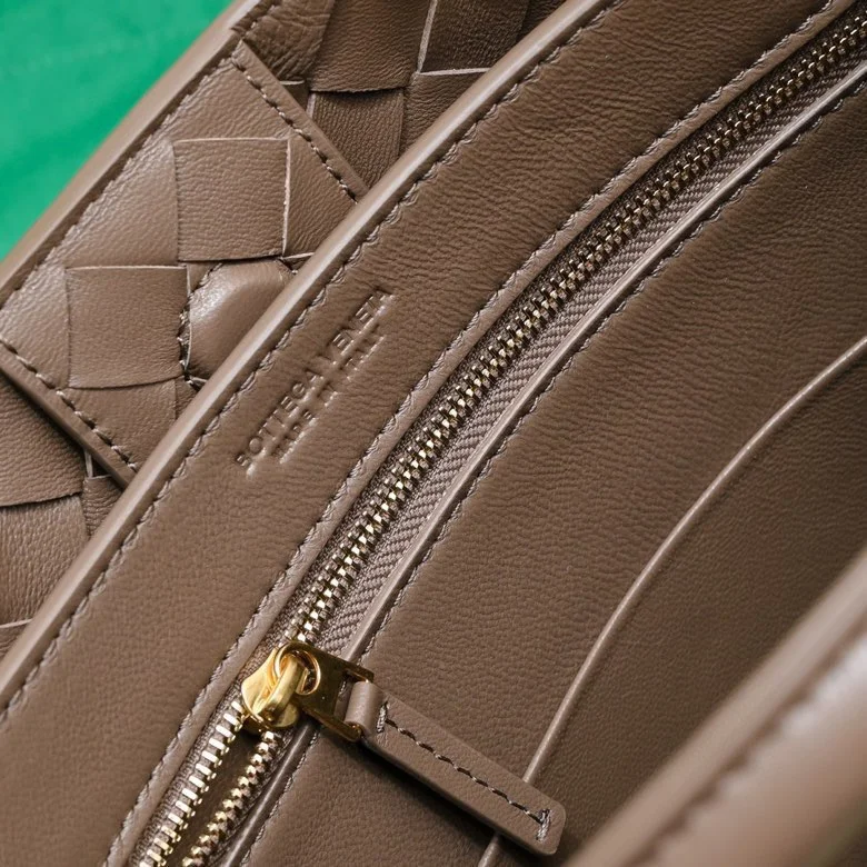 Accurate model Bottega Veneta Top Handle Bags