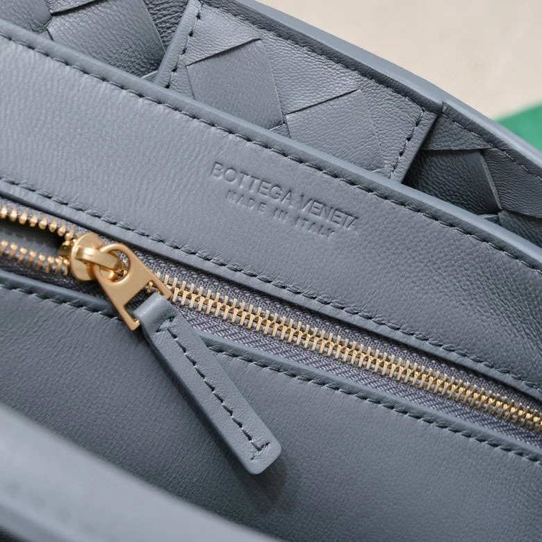 Bargain Bottega Veneta Top Handle Bags