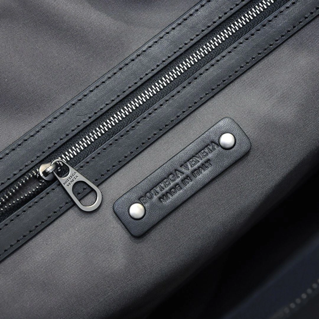 Bargain Bottega Veneta Travel Bags
