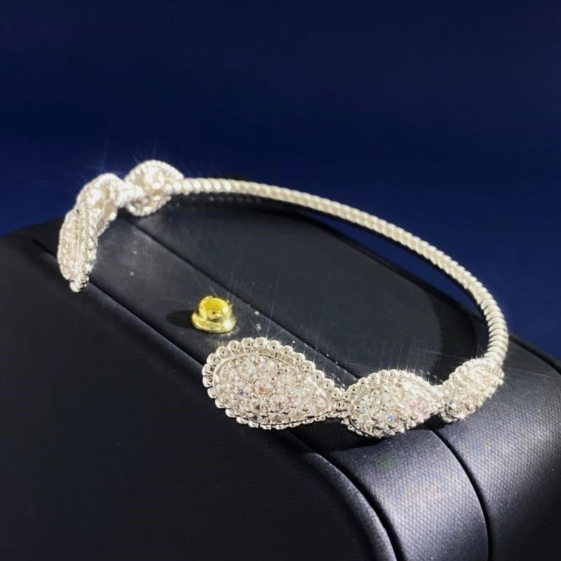 Reasonably priced Boucheron Bracelets