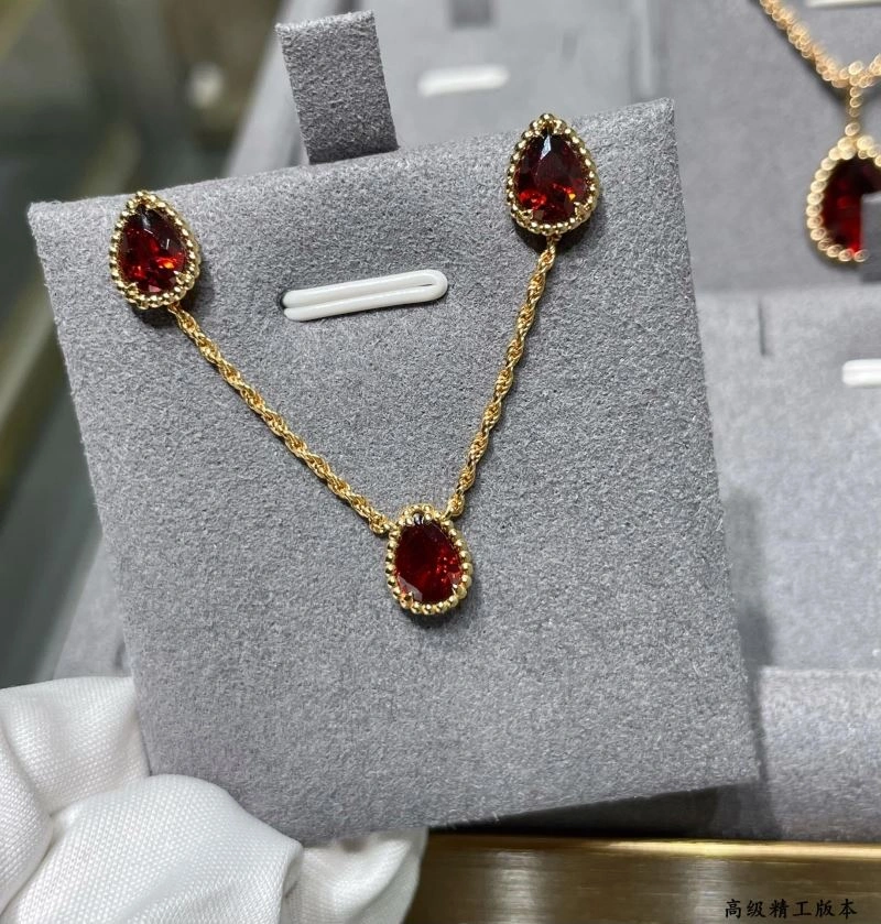 Accurate model Boucheron Earrings